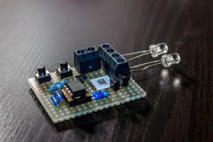 Attiny25/45/85 Police Light, with Arduino! - duino